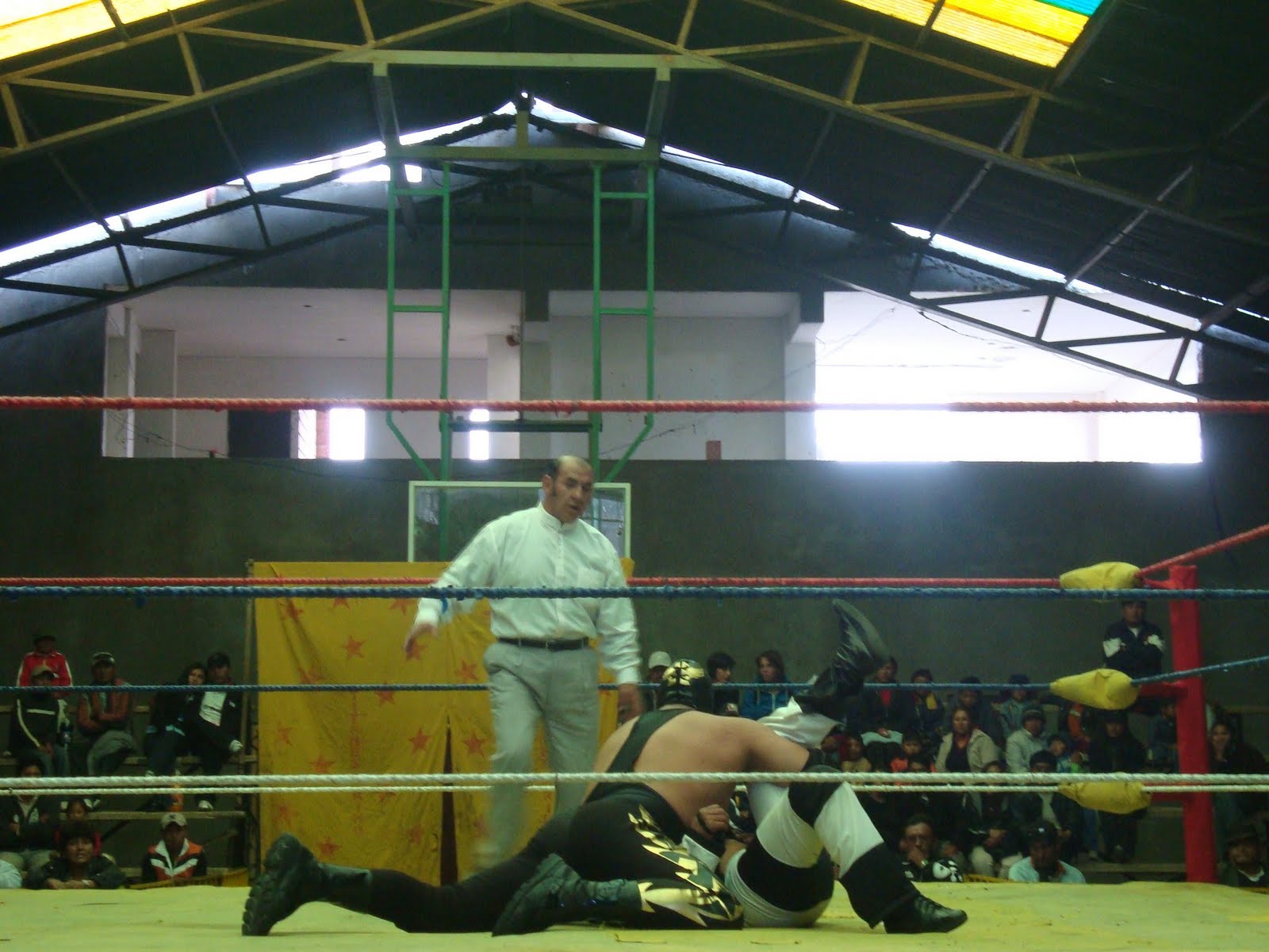 LOST IN PEROU: La Paz et le catch bolivien