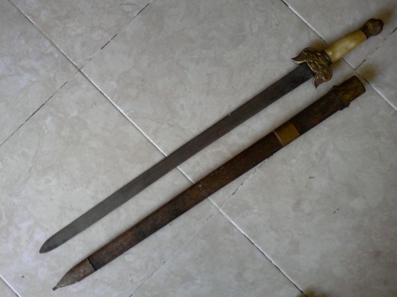 Barang Antik: Pedang Cina Kuno