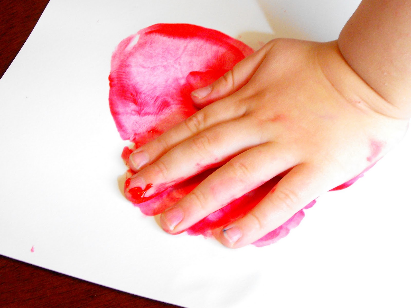 Erin's Creative Energy: Hand Print Hearts