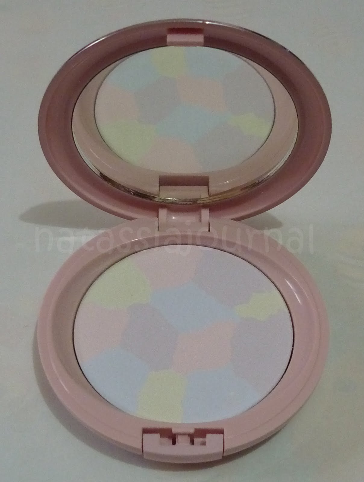 Natassia Journal: Red A Translucent Compact Powder