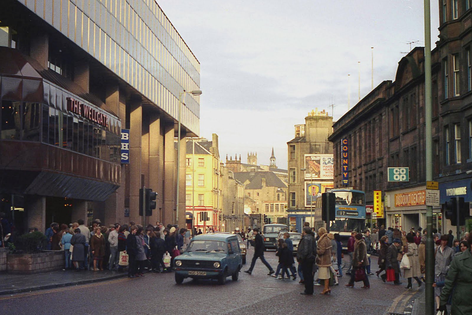 RETRO DUNDEE: DUNDEE SHOPPERS #1 - 1984
