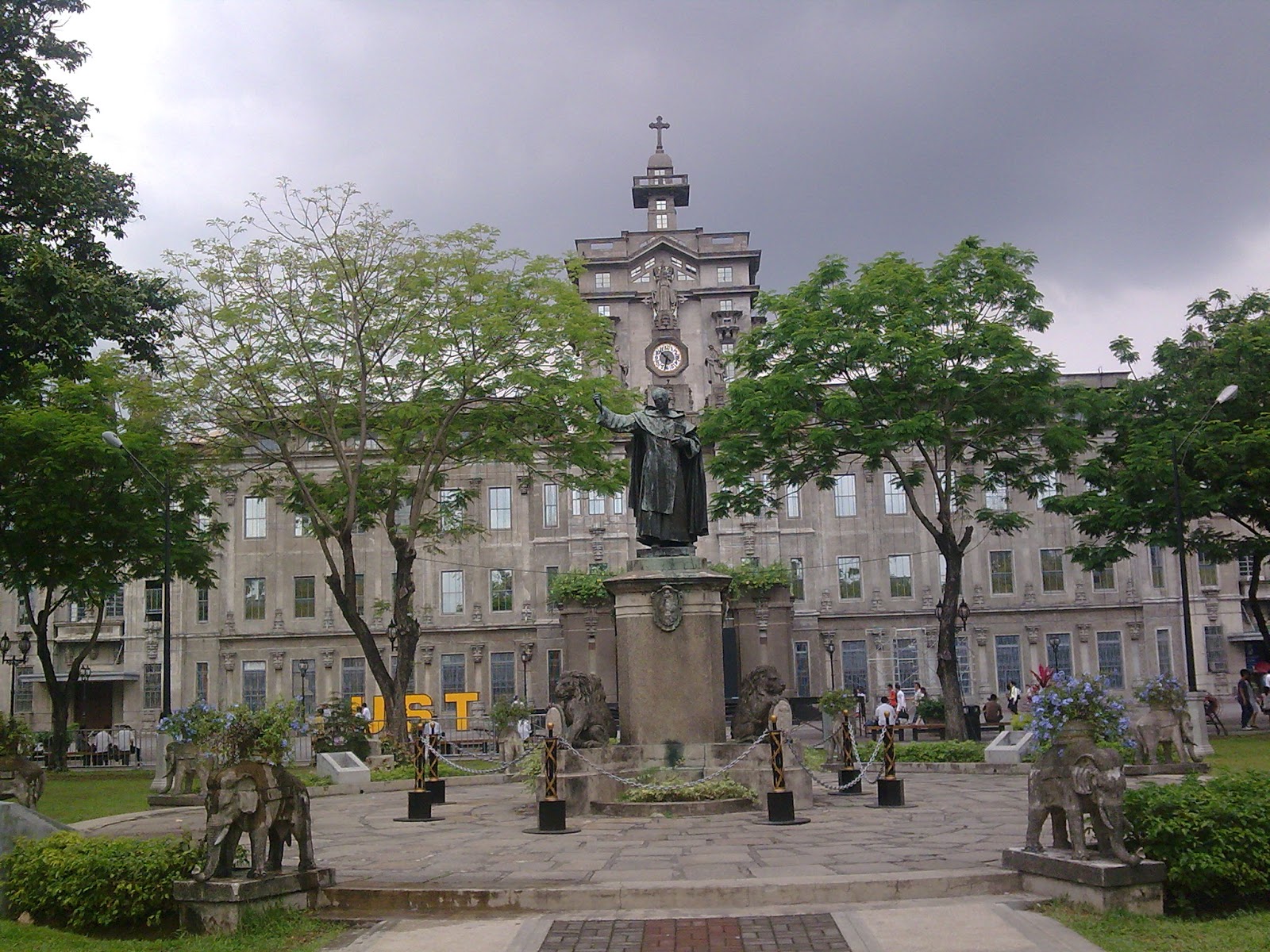 Kalamay Addict: Back on UST grounds
