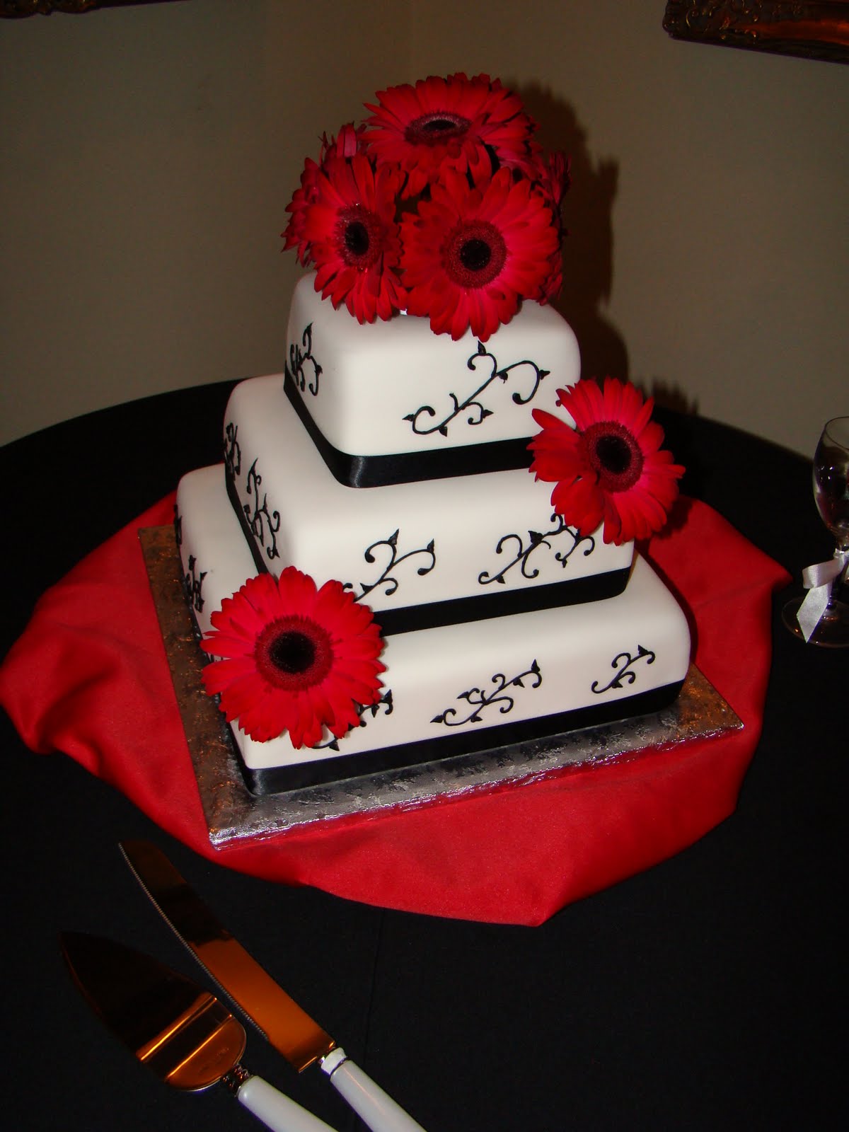 Valerie's Cakes: Red and Black Wedding cake