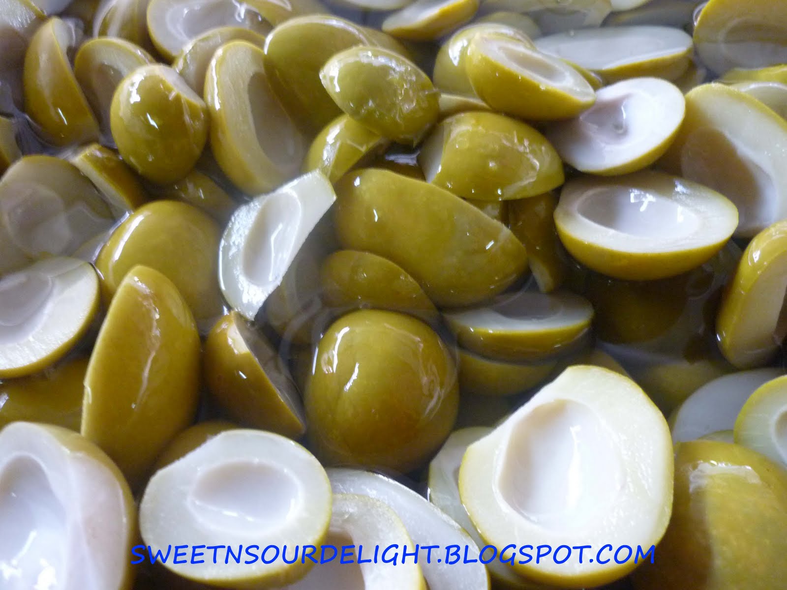 SWEET AND SOUR DELIGHT: Mangga Telur