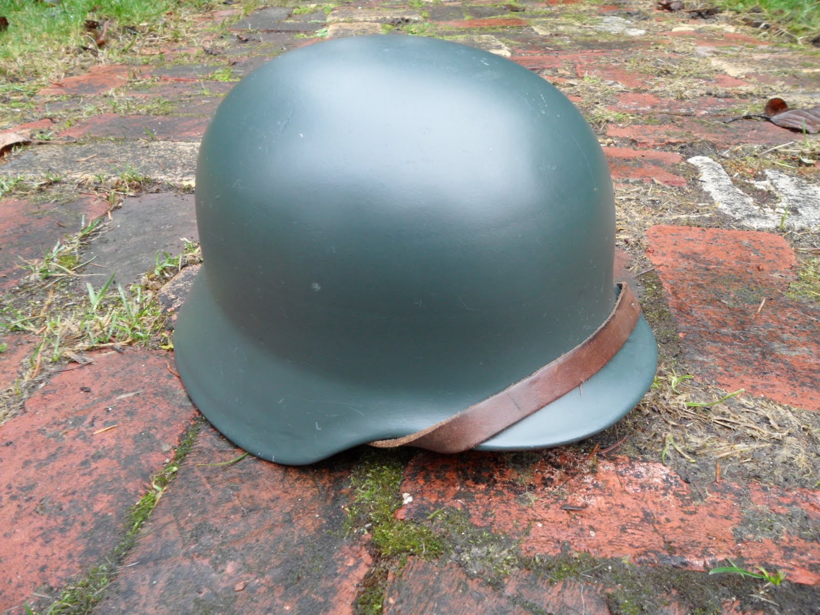 Four Bees: Bundesgrenzschutz M-53 Stahlhelm, BGS M-53 Helmet