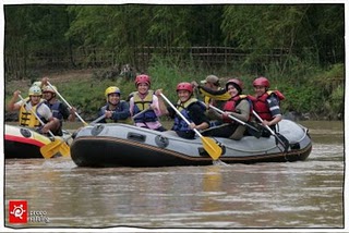 ASYIKNYA RAFTING DI SUNGAI PROGO MAGELANG. | BorobudurLinks