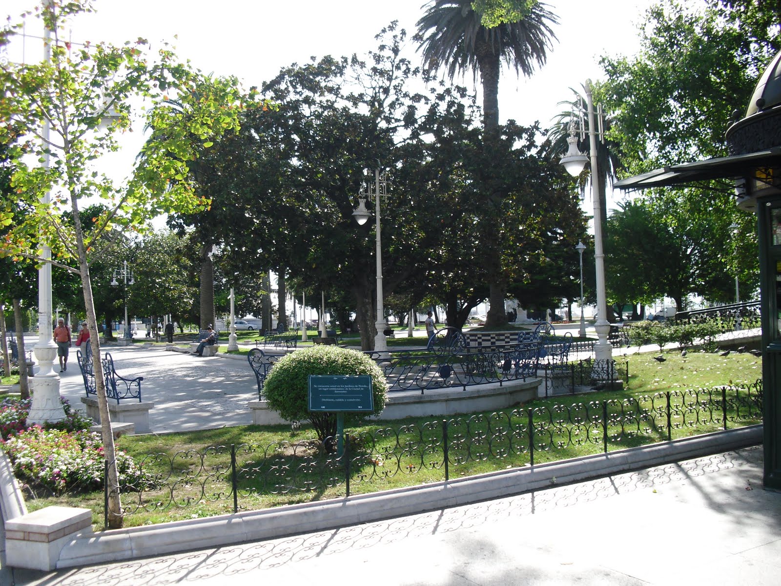 playas y paseos por la costa: JARDINES DE PEREDA