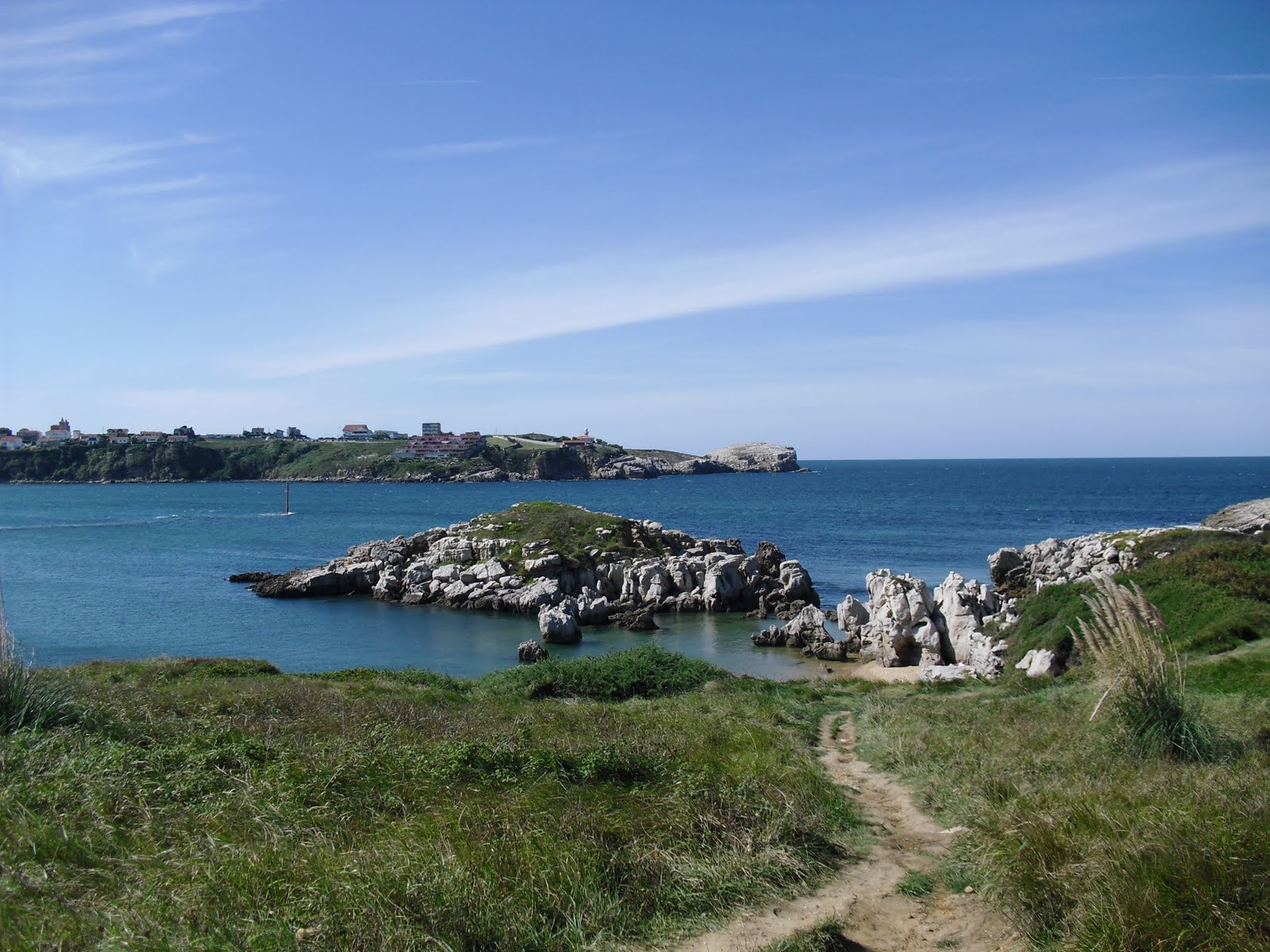 playas y paseos por la costa: CALAS DE CUCHIA