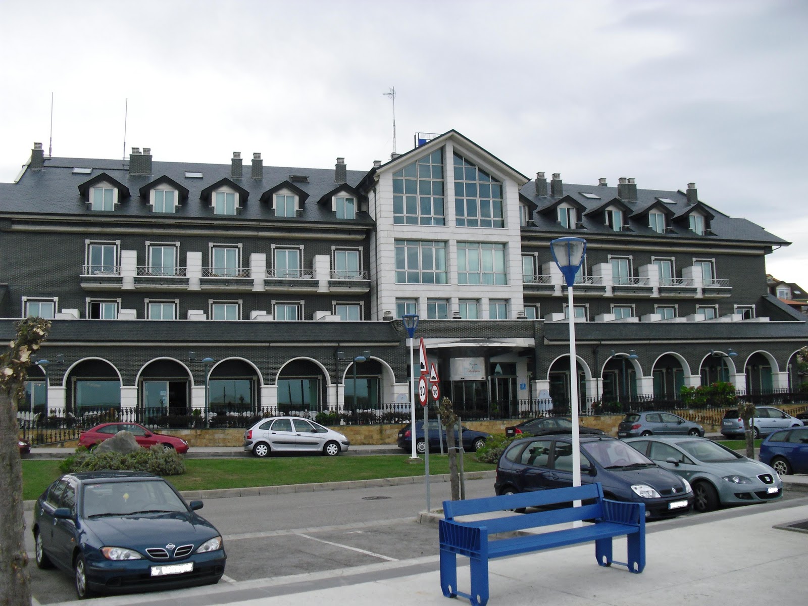 playas y paseos por la costa: PASEO MARITIMO DE MOGRO