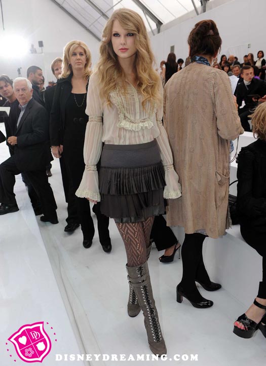 FashionE: Fashion Icon TAYLOR SWIFT