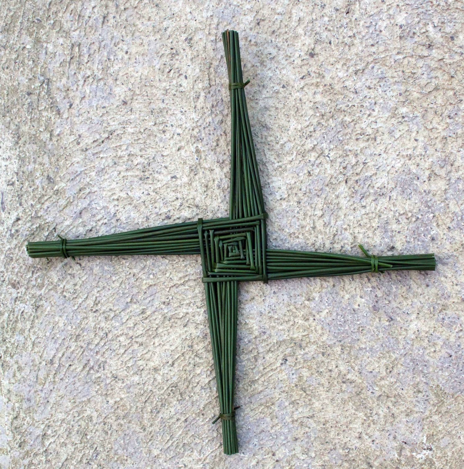 Stitchlily: Lá le Bríde - Crosóg Bhríde