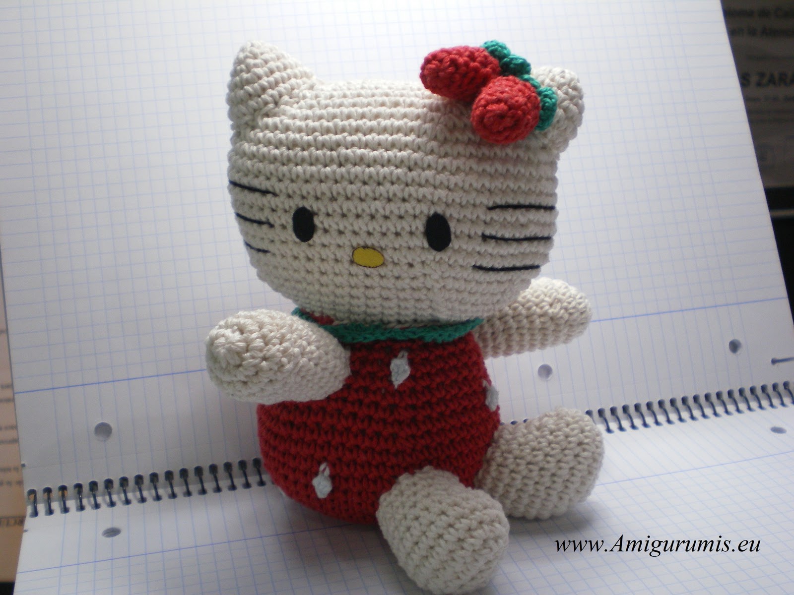 Mis Pequeños Amigurumis: Hello Kitty Fresa
