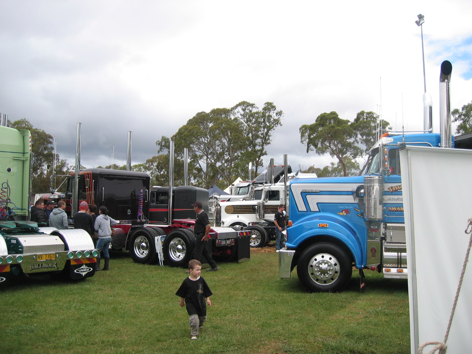 Klos Custom Trucks: castlemaine09