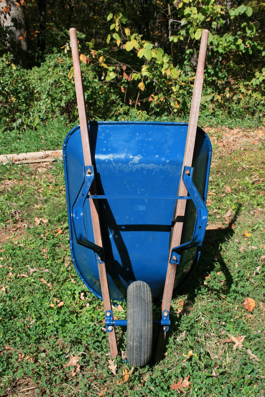 off the map: How to: Repaint an old wheel barrel