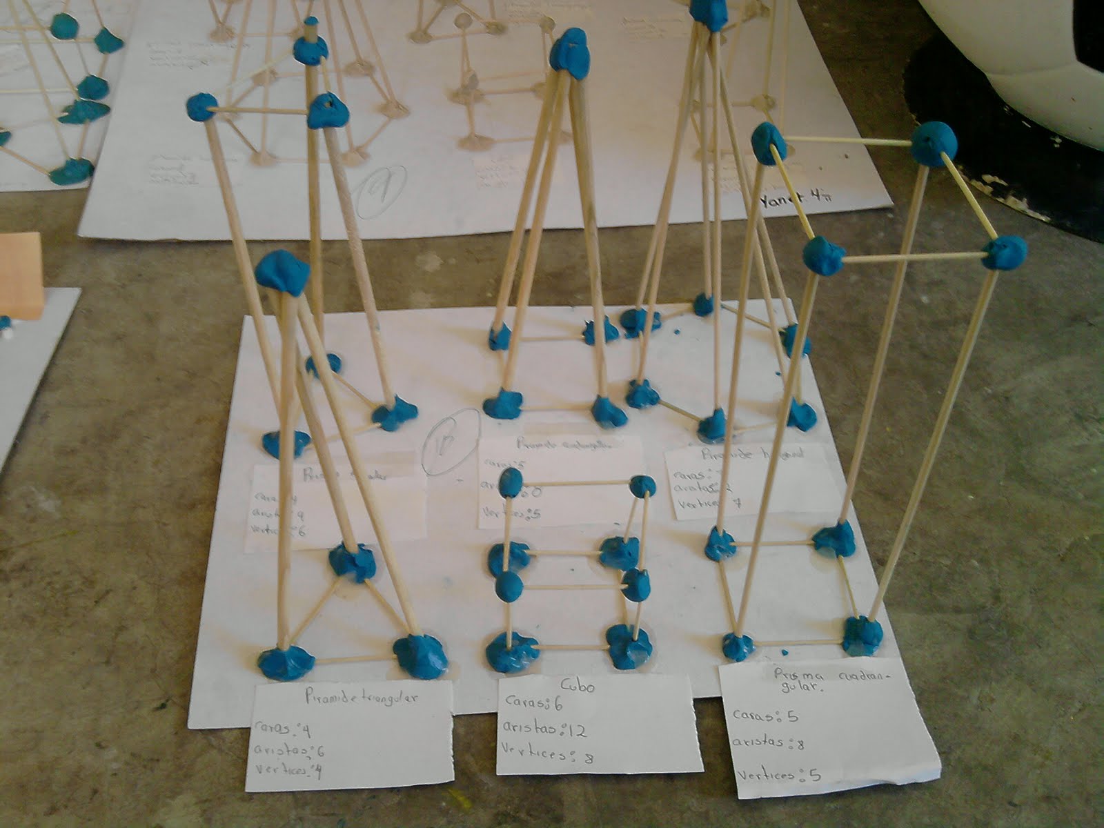 Somos Emeritense: Figuras geometricas con popotes.