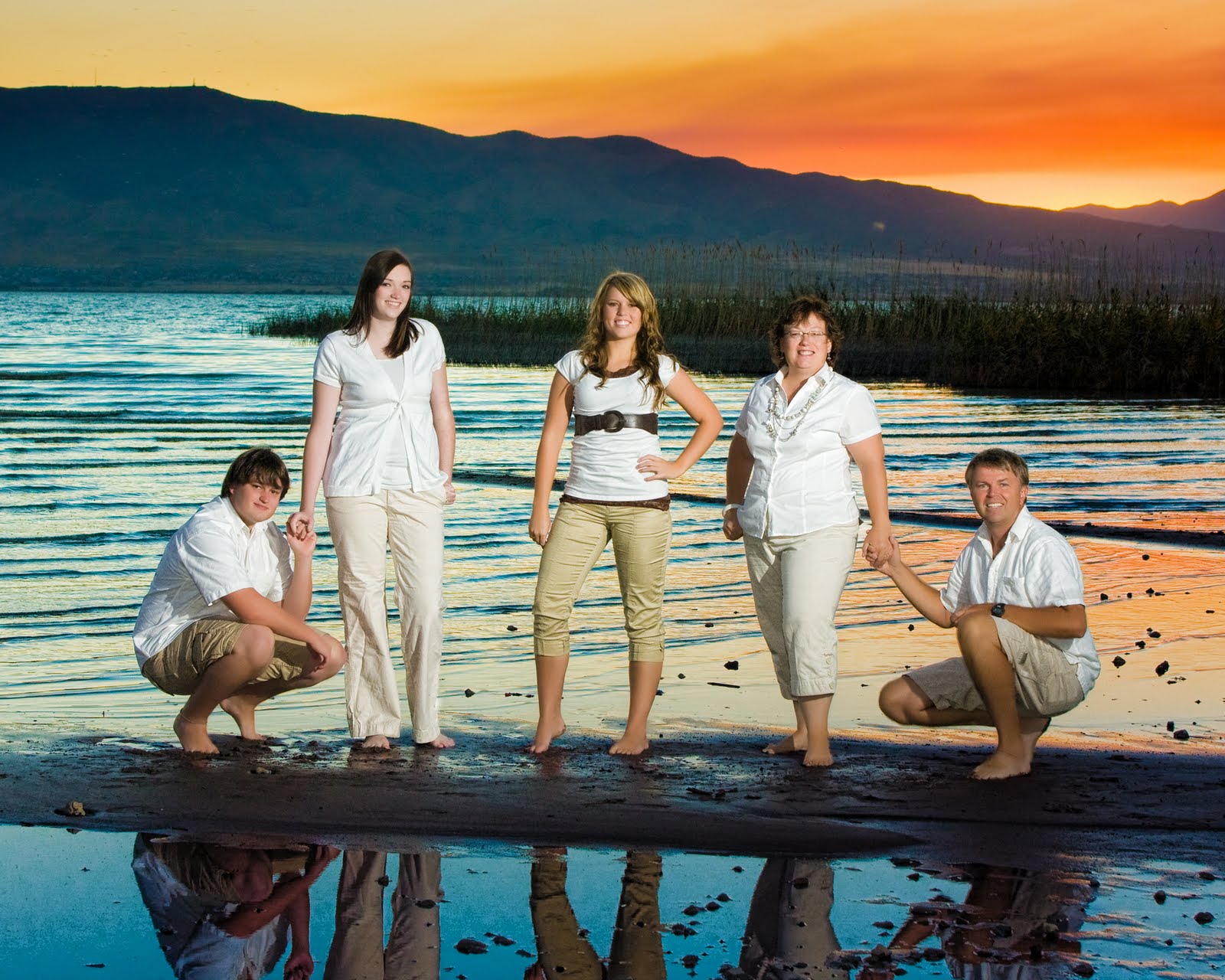 DS Portraits: Utah family photography - Sunset portraits at the lake