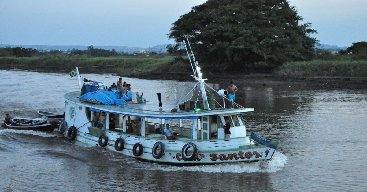 Carlos Matos: Barco de pescadores no Rio Amazonas