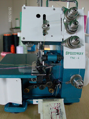 ¿CÓMO ENHEBRAR UNA MAQUINA OVERLOCK?