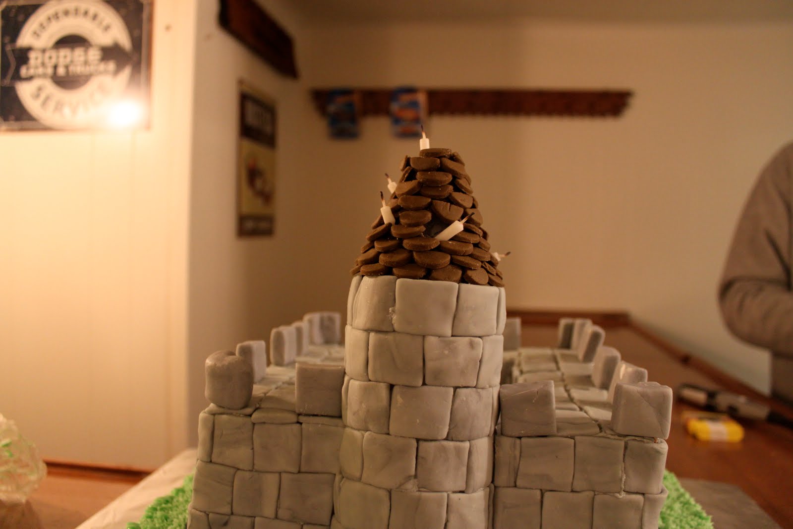 Creative Catharsis: How-To: Robin Hood Birthday Cake