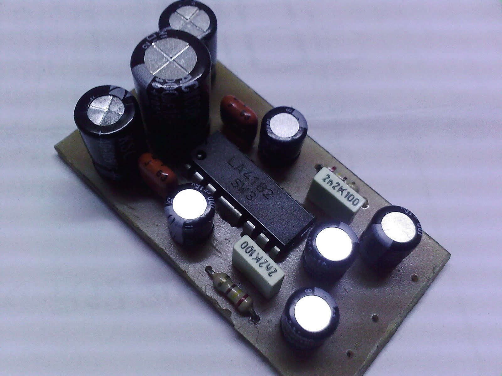 Hacktuber: LA4182 Audio Amplifier 2x2 Watts