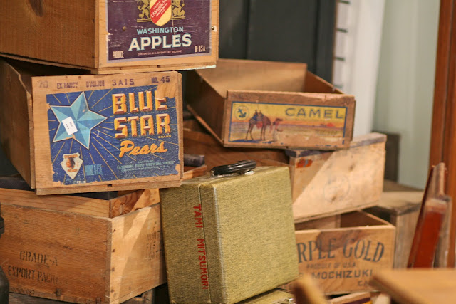 Modish Vintage: DIY: vintage wooden crate storage shelf