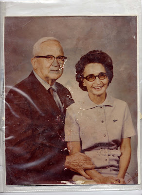 My family of Origin: Glenn and Lucy Jacobs Family Photo Album