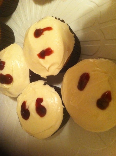 The Cookie Crumbles: Vampire and Slayer Cupcakes (Easy Halloween ...