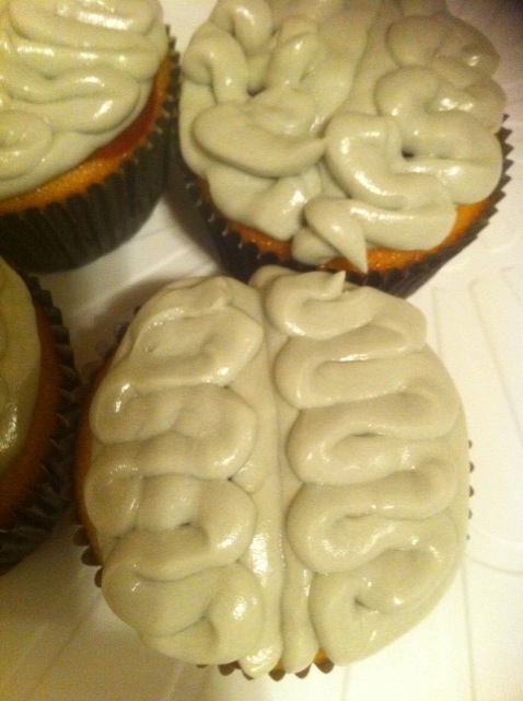 The Cookie Crumbles: Zombie Brain Cupcakes (Easy Halloween Cupcake #2)