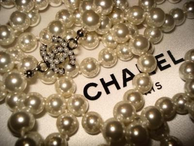 Stileggendo....spunti di vista: CHANEL STORY : LE PERLE
