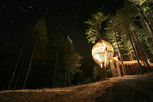 Top Most Weirdest Restaurants In The World: The Tree House Restaurant ...