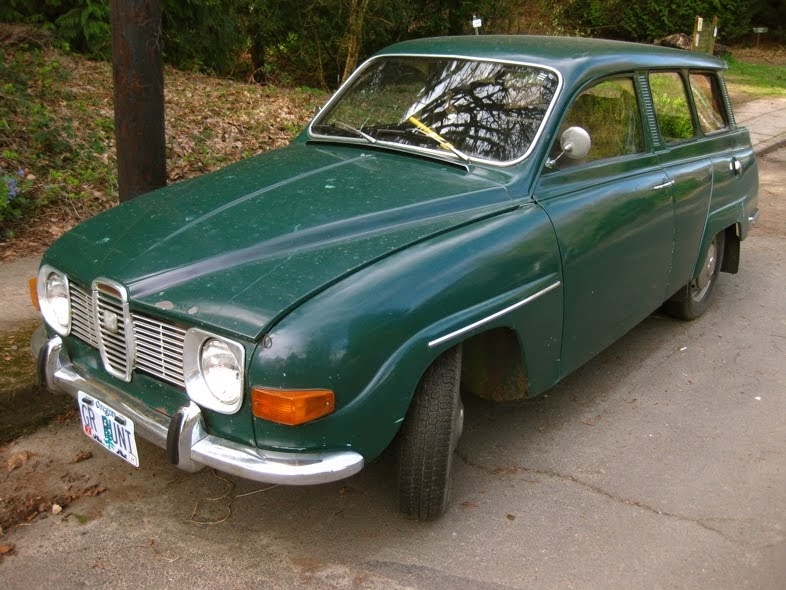 OLD PARKED CARS.: 1972 Saab 95.