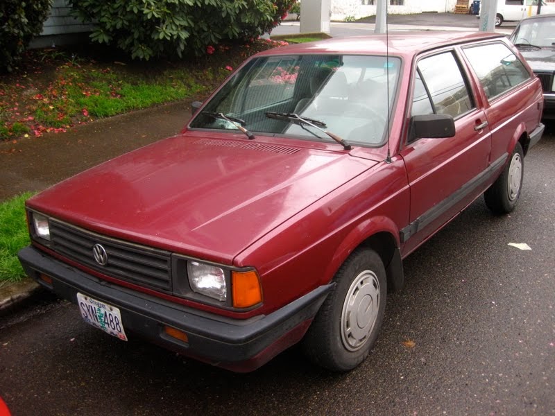 OLD PARKED CARS.: 1989 Volkswagen Fox GL Wagon.
