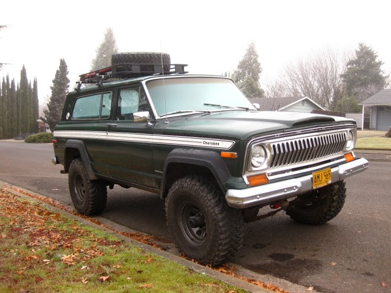 OLD PARKED CARS.: 1977 Jeep Cherokee Chief "S".