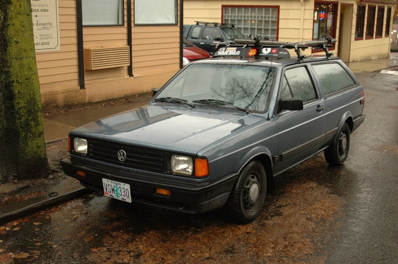 OLD PARKED CARS.: 1988 Volkswagen Fox GL Wagon.