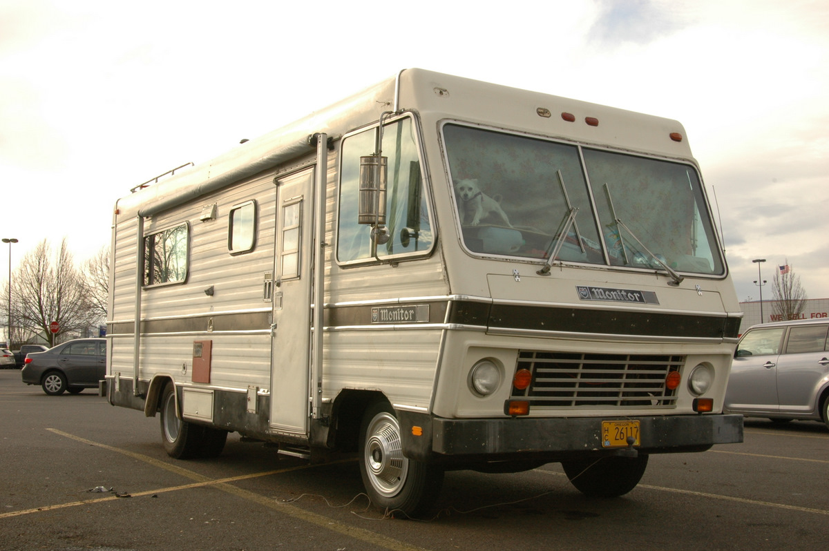 OLD PARKED CARS.: December 2010
