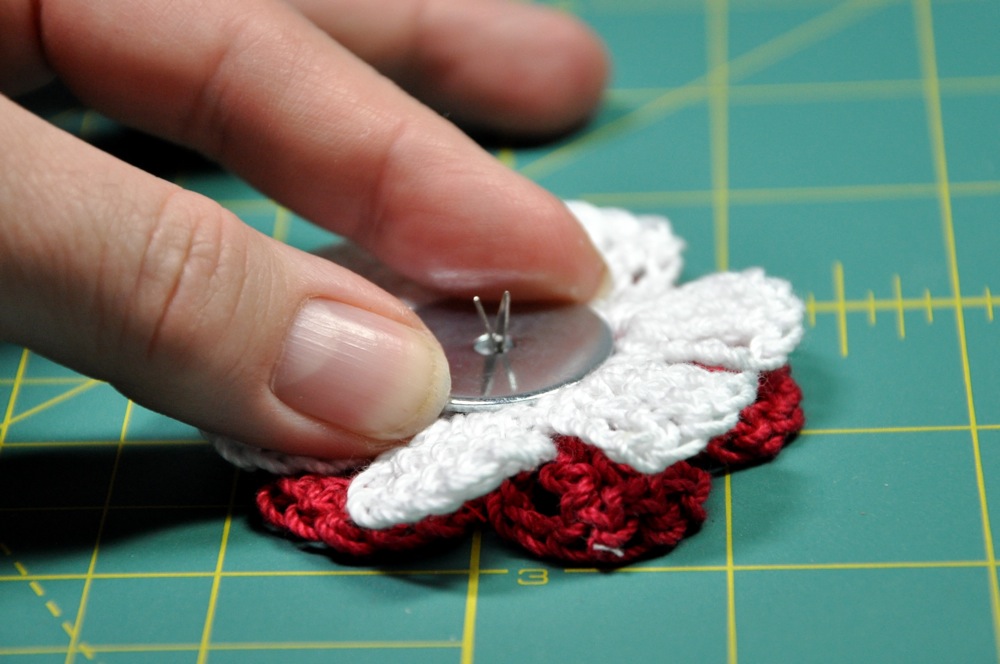 bitty bits & pieces: Covered Button Tutorial for Crocheted Flower