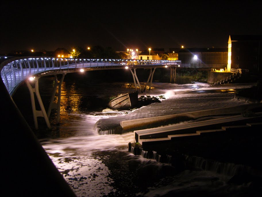 The Happy Pontist: Castleford Bridge, at night