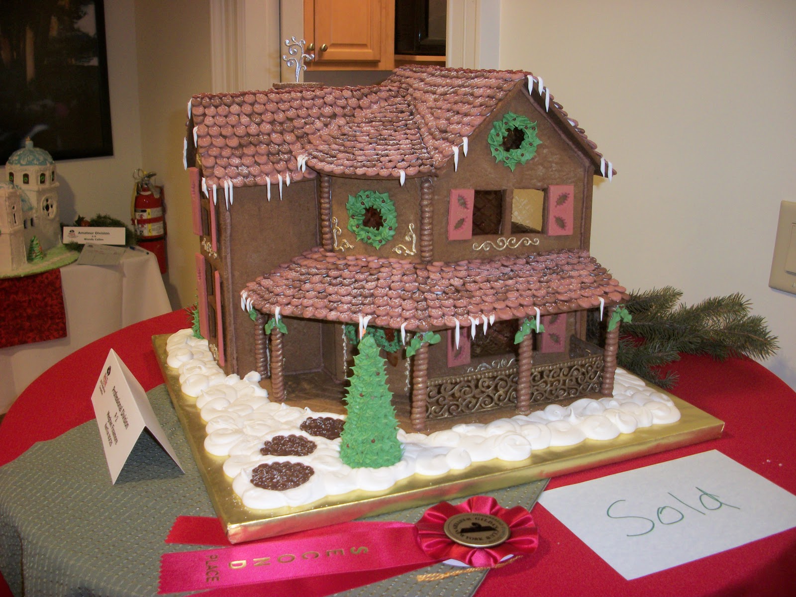 Lola Pearl Bake Shoppe: DIY Gingerbread House - INSPIRATION