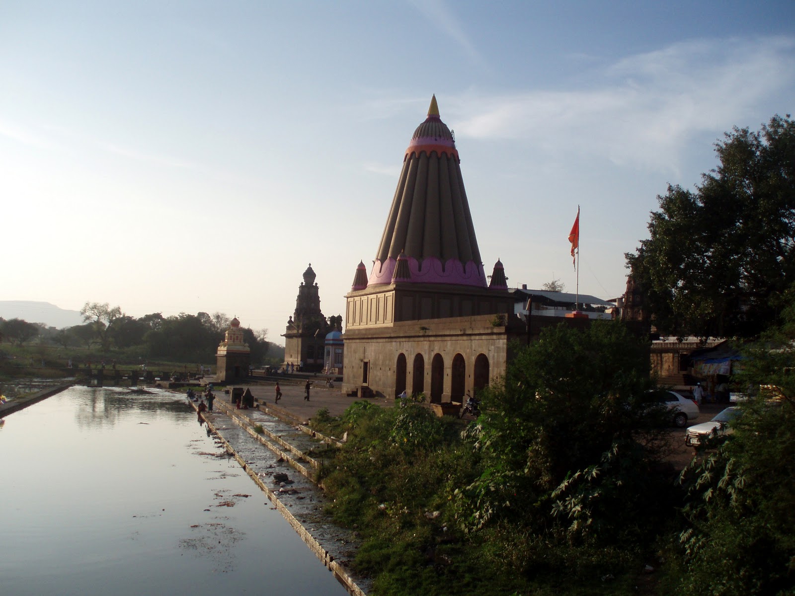 Travelogue Unlimited: Sangam Mahuli and Wai Menawali Temples : A Photo ...