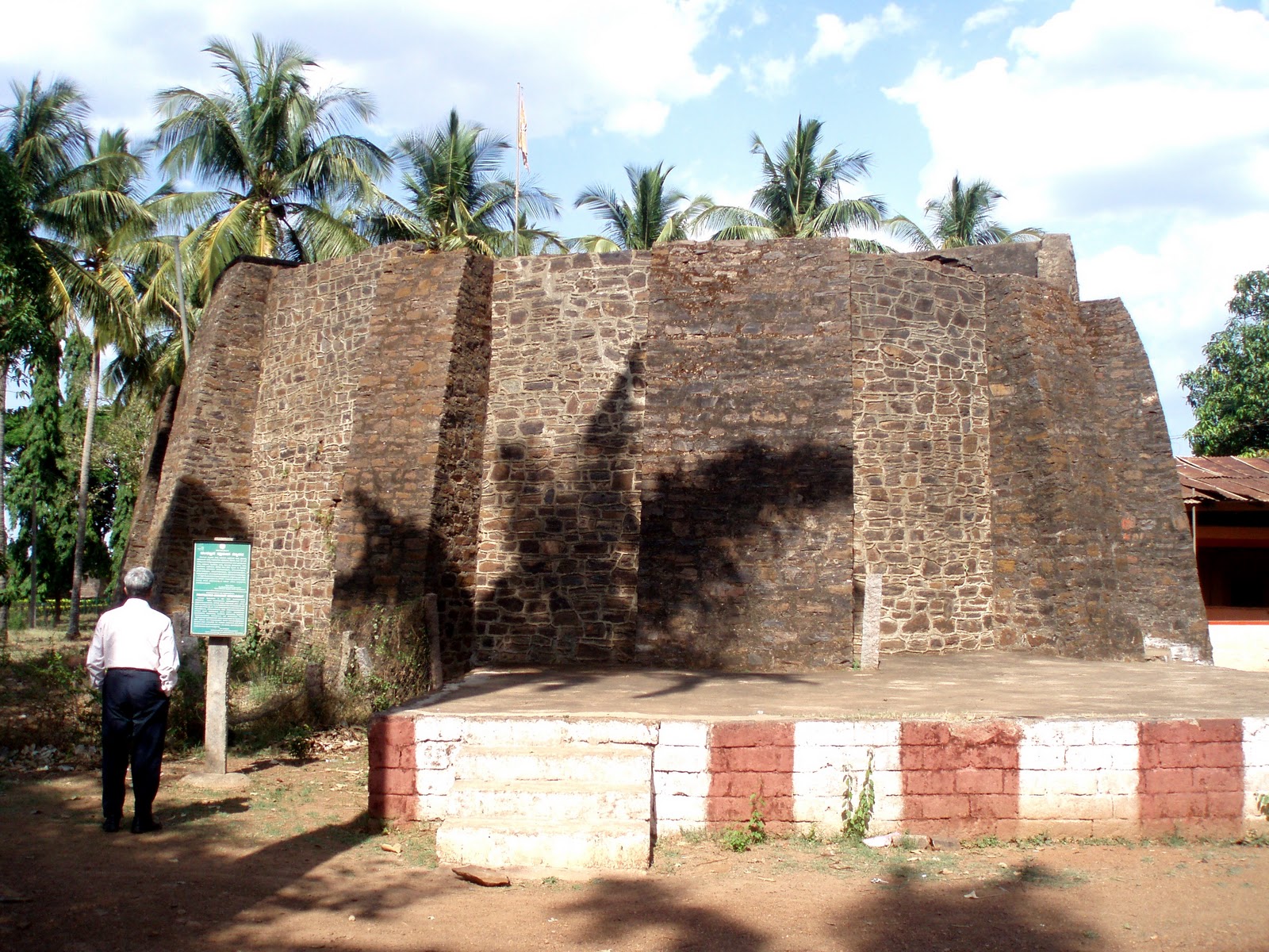 Travelogue Unlimited: Kittur Fort : A Photo Feature