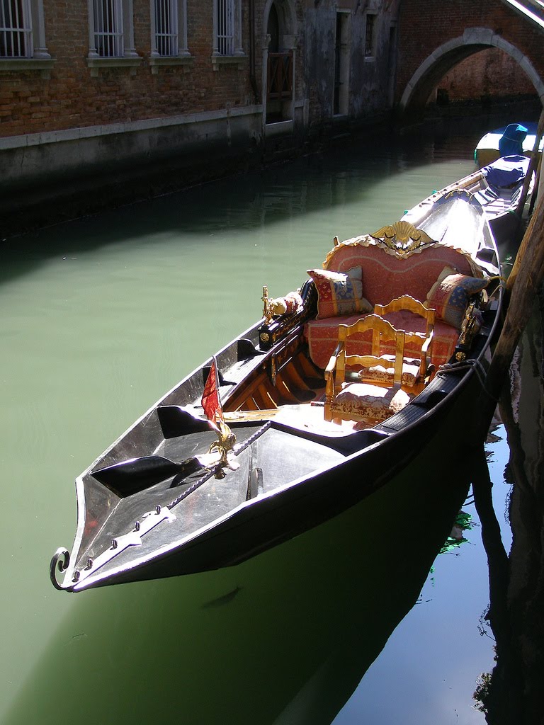 Venezia: sandolo da barcariol (photo by Daisuke Ido)