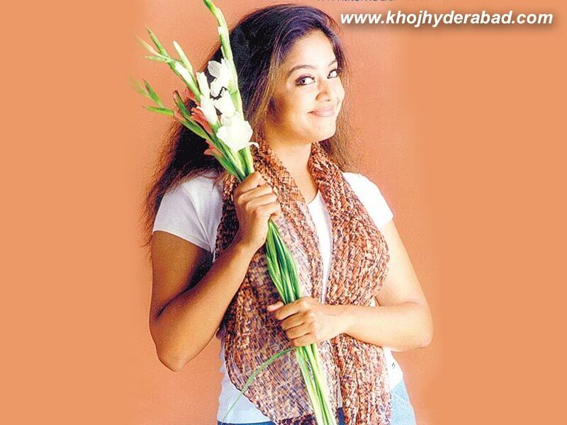 Bollywood Actress: JYOTHIKA HOT PICS