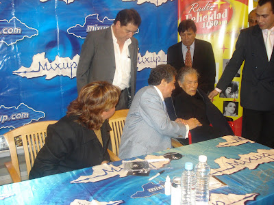 JOSÉ JOSÉ (Firma autógrafos durante 8 horas consecutivas-TODO UN ...