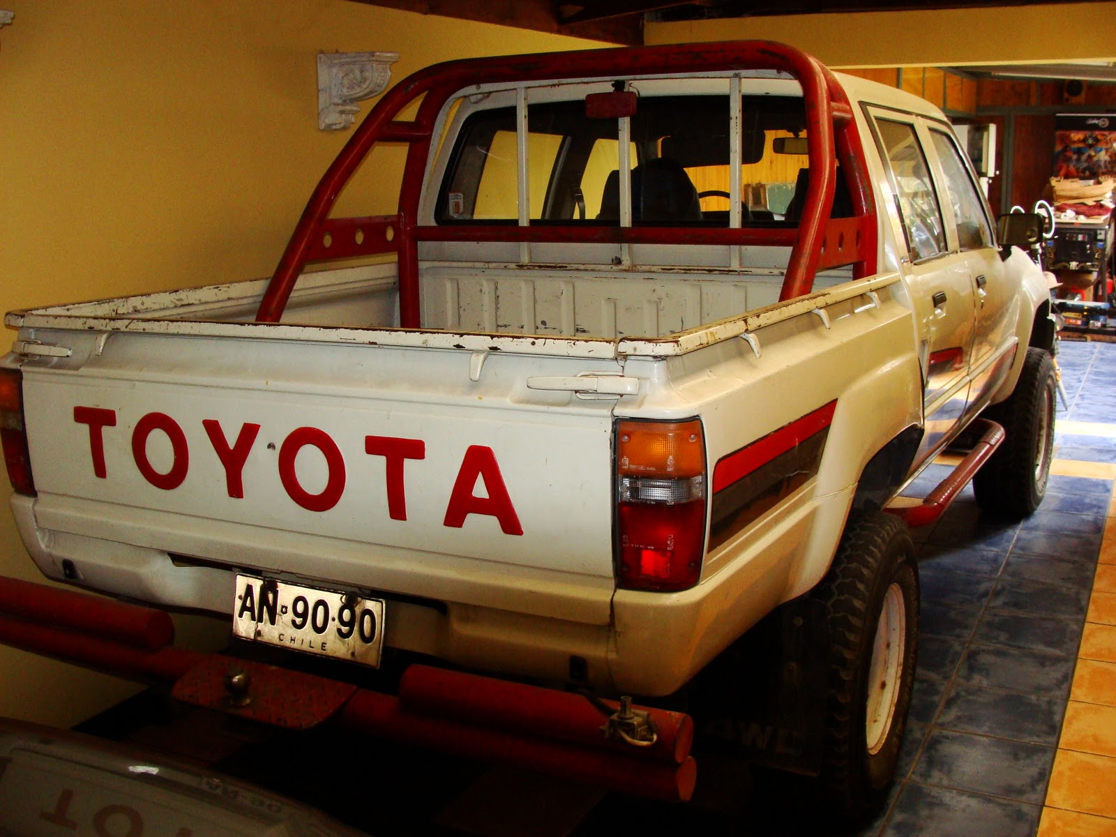 TOYOTA HILUX 4X4: TOYOTA 4X4 HILUX AÑO 87