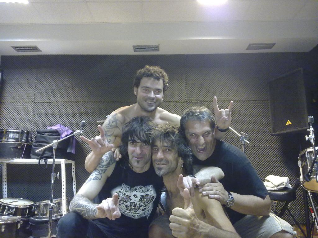 PIRULO TXOU: TXAPEL-NANI-PUNK