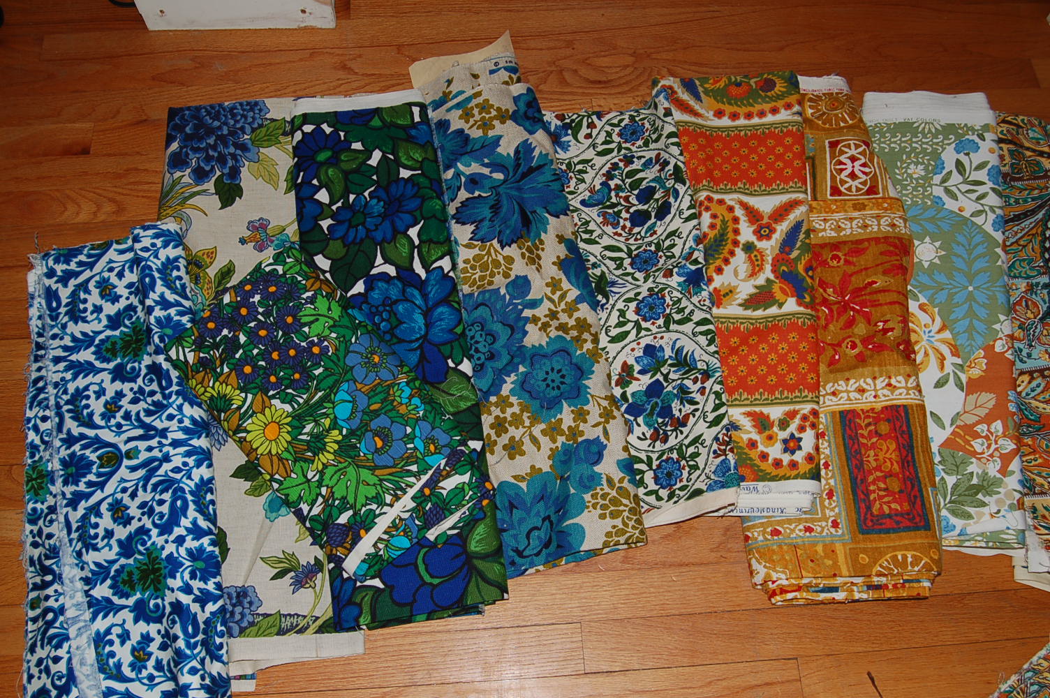 reclaimed crafts: vintage fabric; i mean, lots of vintage fabric!