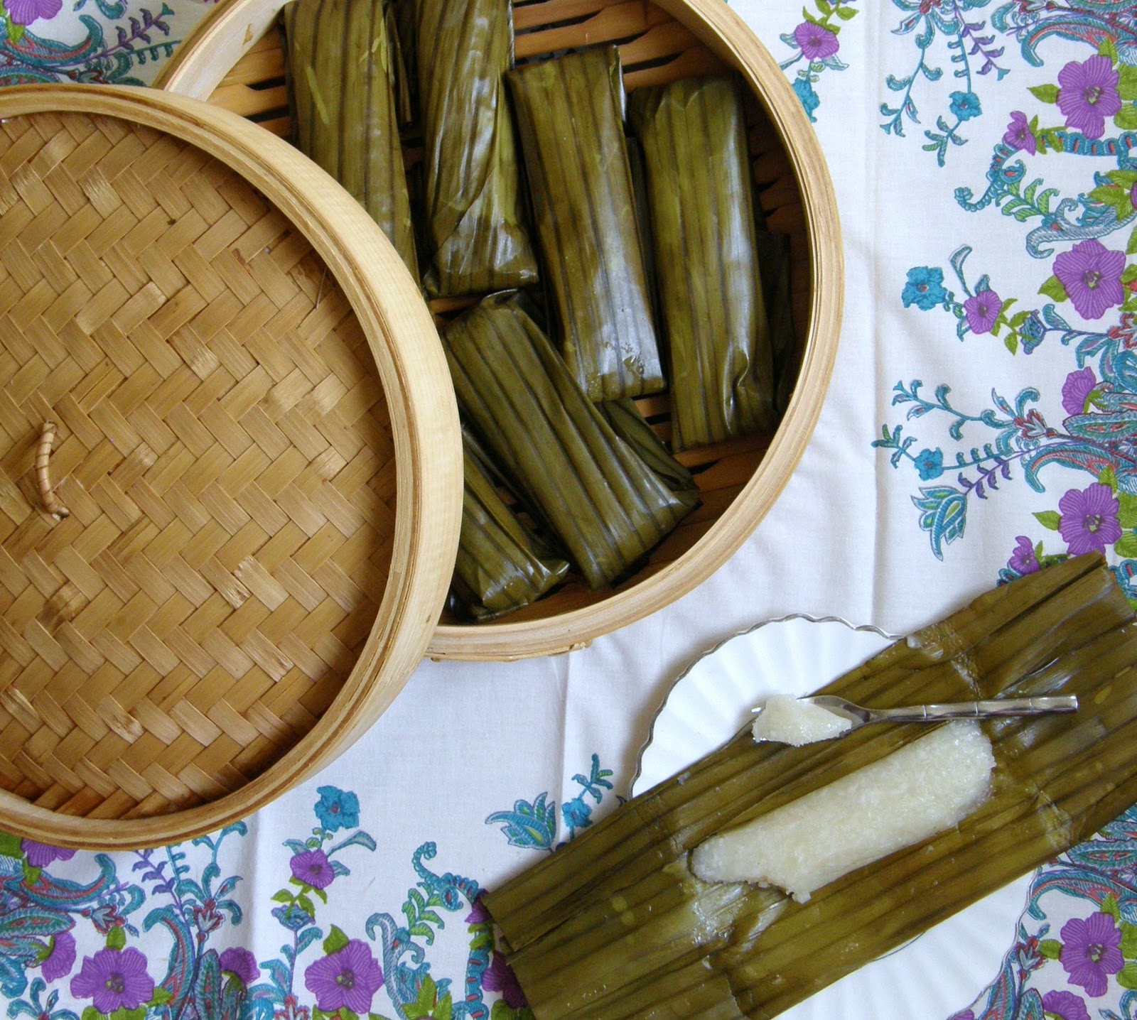 When Adobo Met Feijoada: Suman na Kamoteng Kahoy (Cassava Steam Cake ...