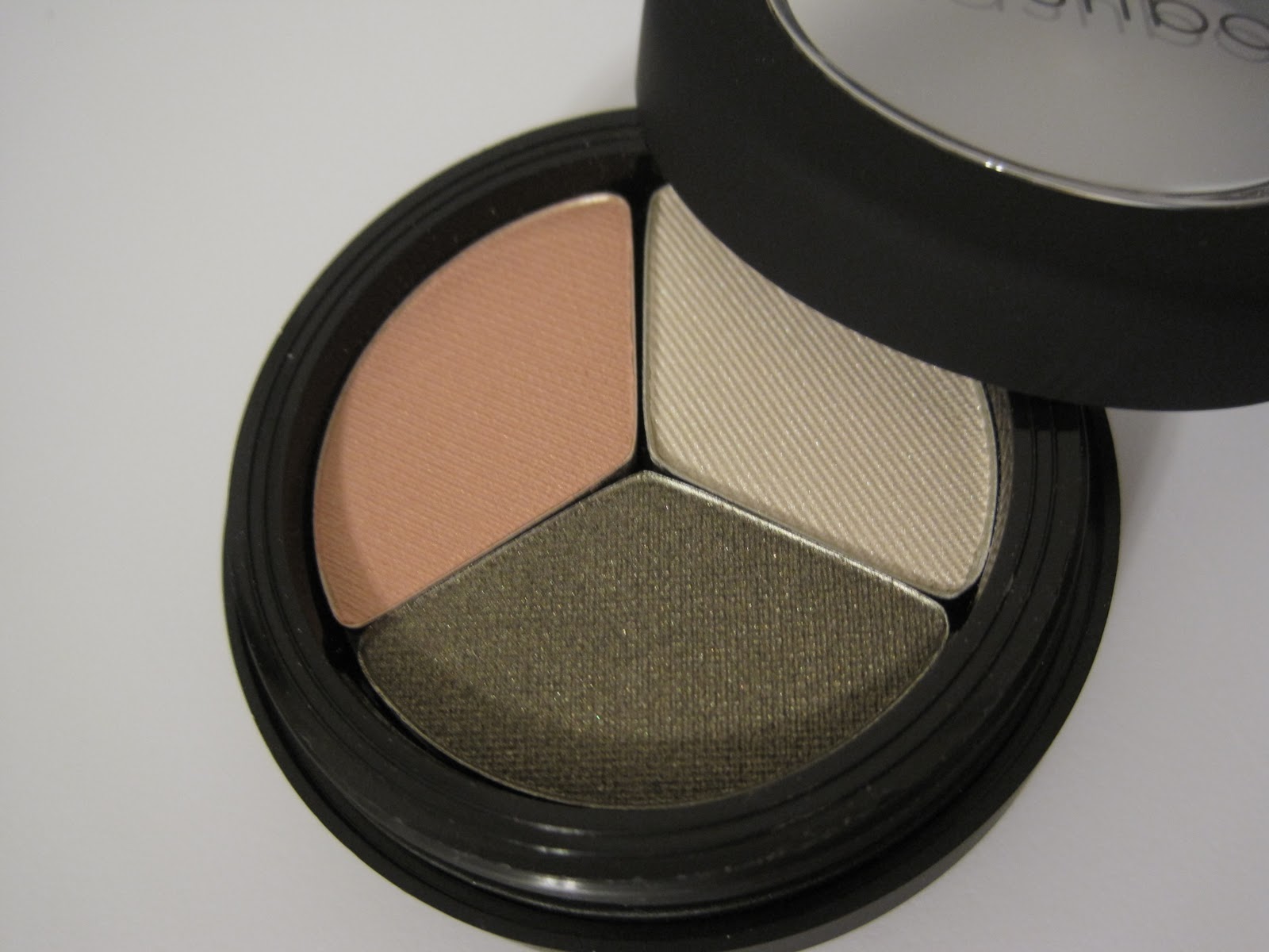 ~Sugar Me Sweet~: Smashbox Eye Shadow Trio Review!