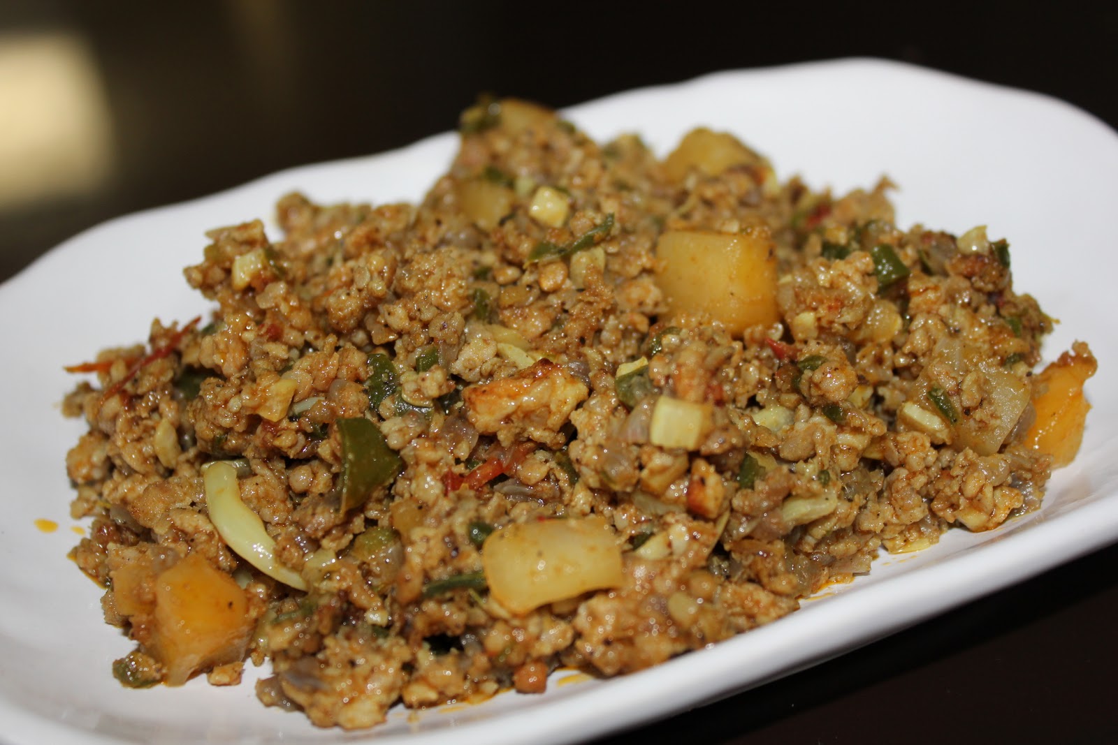 Try me from Recipe Basket.......: Chicken Keema Masala