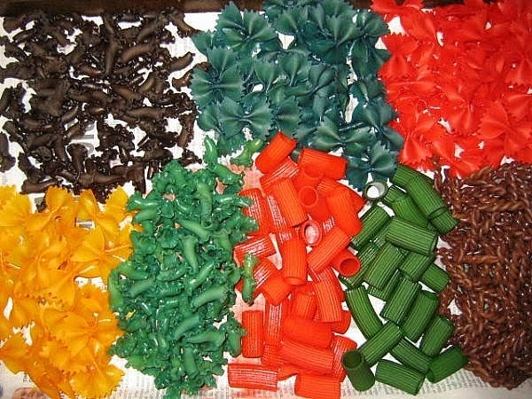 Ankle Biter Art: DIY dyed pasta & rice